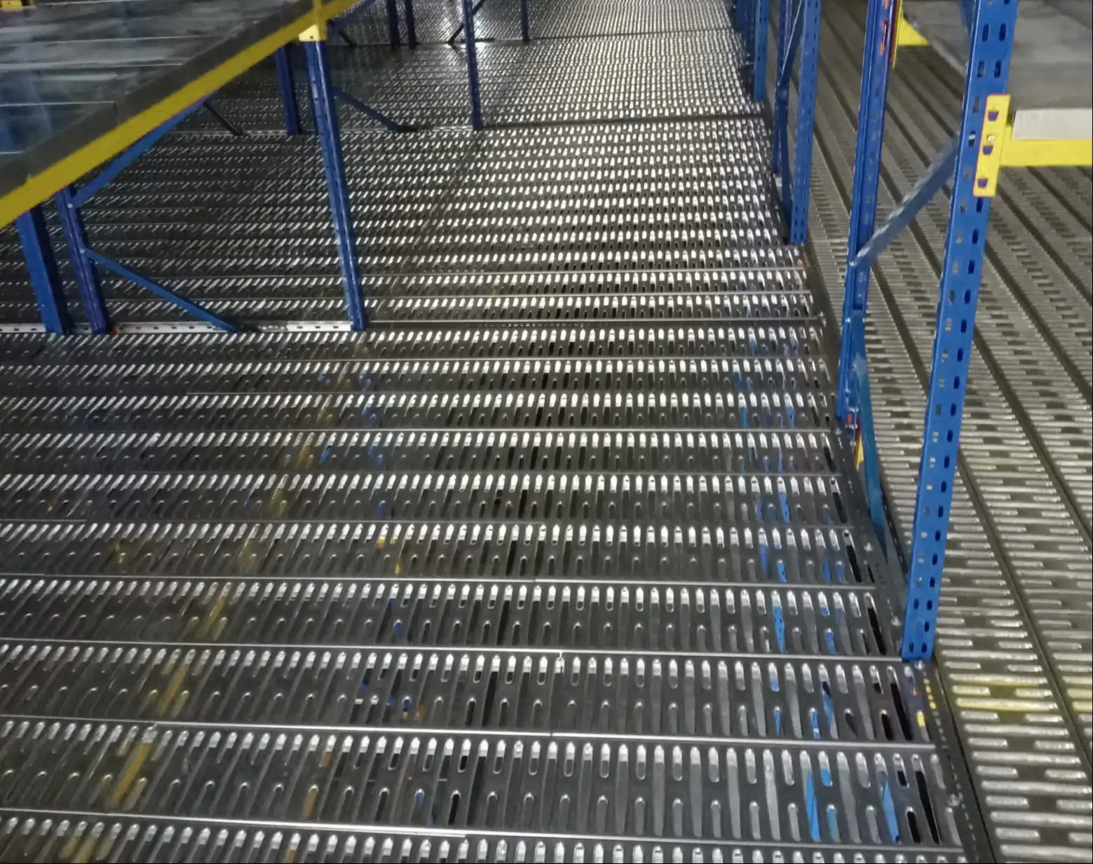 USED AND NEW MEZZANINE FLOOR GI GRATING FOR SALE IN DUBAI UAE - Apex ...